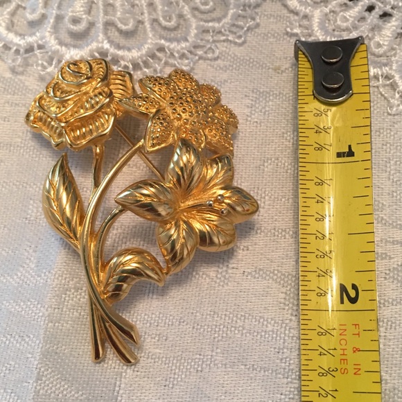 Monet | Jewelry | Monet Gold Color Flower Bouquet Brooch | Poshmark